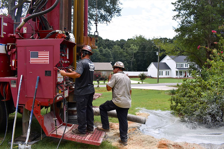 DL Mullis Well Drilling Inc: Water Well Pump Services